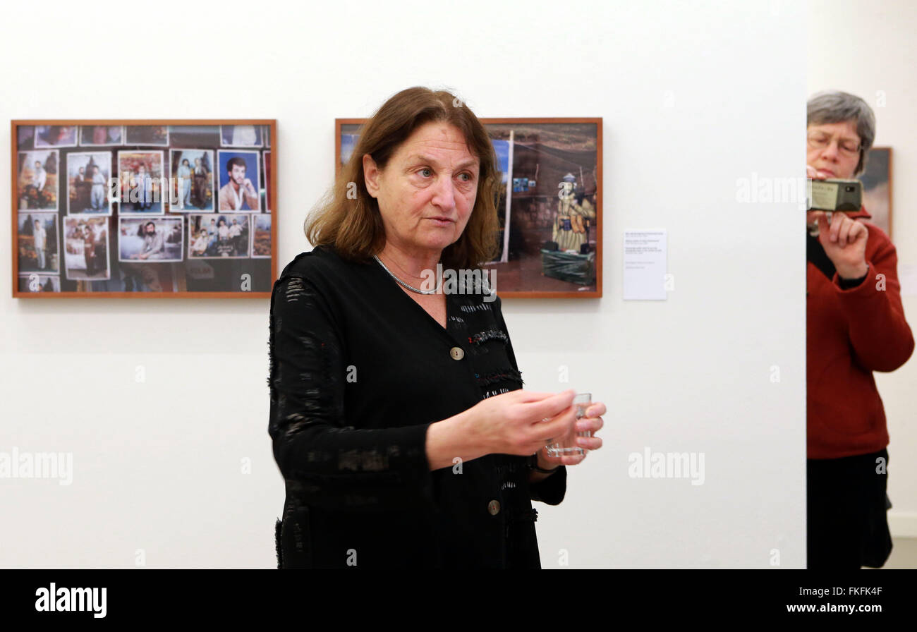 Susan meiselas hi-res stock photography and images - Alamy