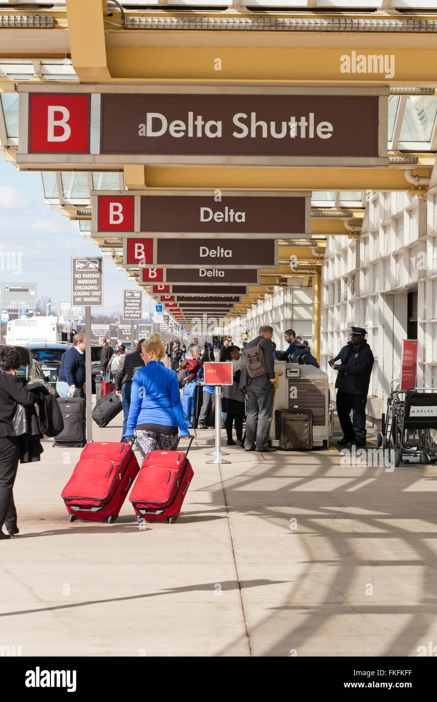 Ronald Reagan Washington National Airport Terminal B exterior ...