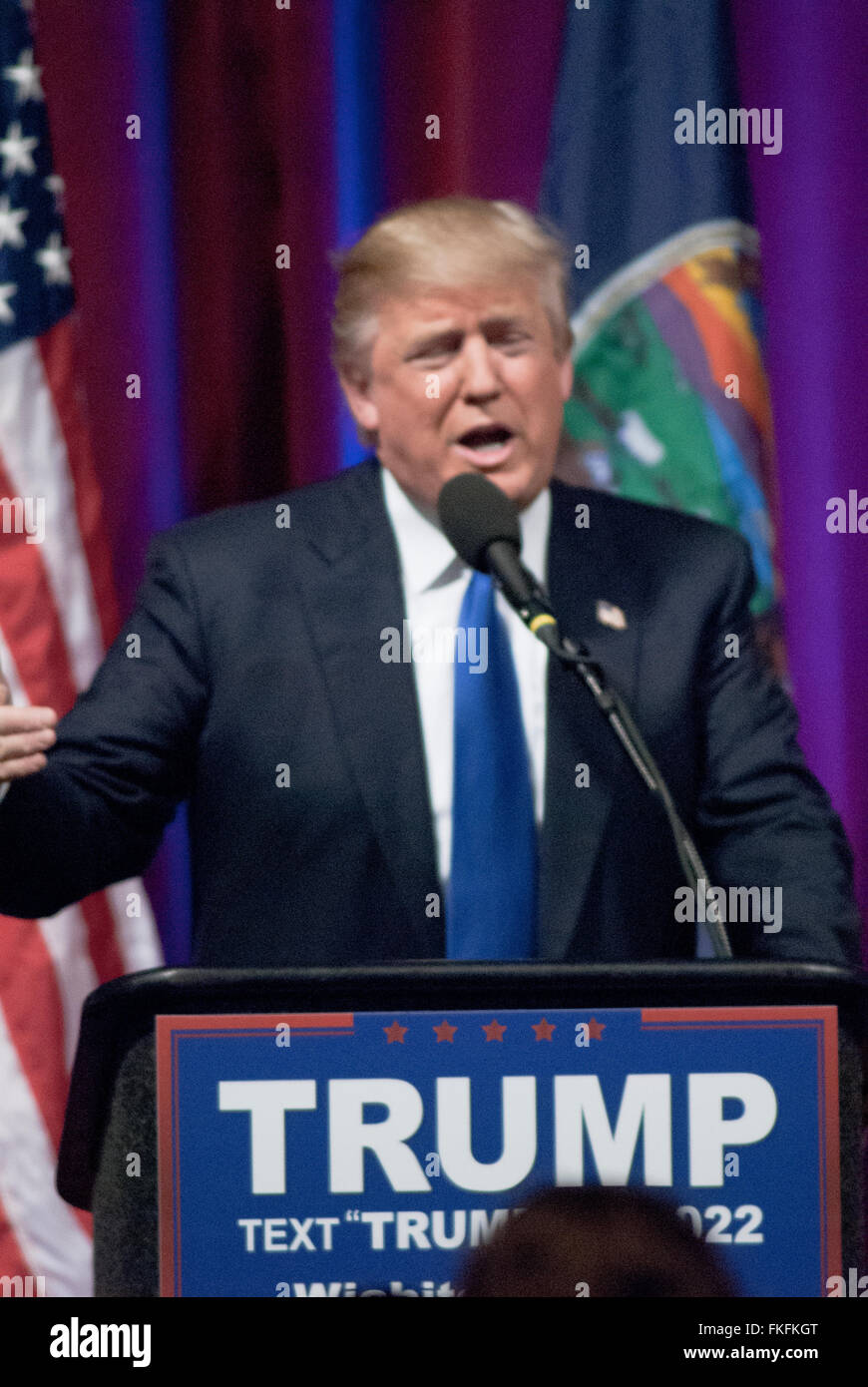 Wichita, Kansas, USA, 5th March, 2016 Republican front runner Donald ...