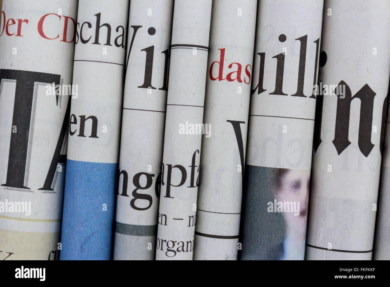 Newspaper newspapers daily press hi-res stock photography and images ...