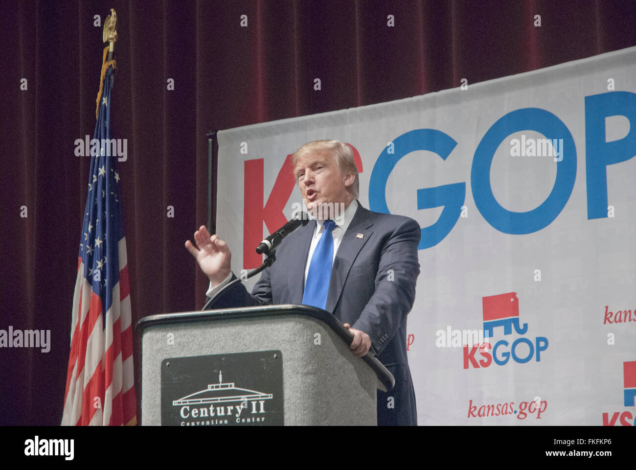 Wichita, Kansas, USA, 5th March, 2016 Republican front runner Donald ...