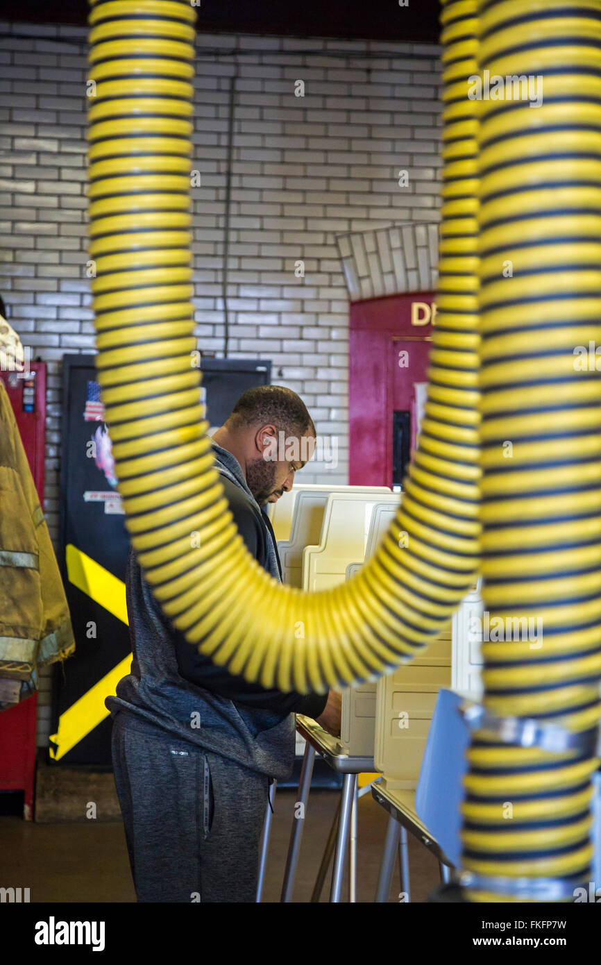 Polling Place Fire House Hi Res Stock Photography And Images Alamy