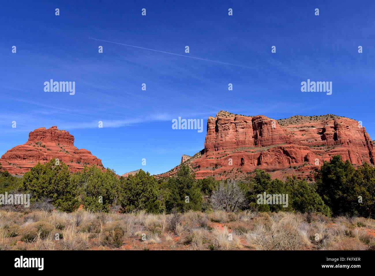The red rock formations of Sedona Arizona, featuring Bell Rock on the ...