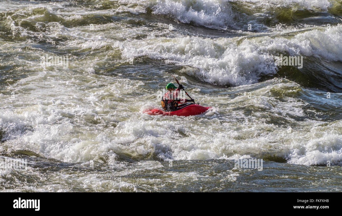Outdoor extreme whitewater rafting hi-res stock photography and images ...