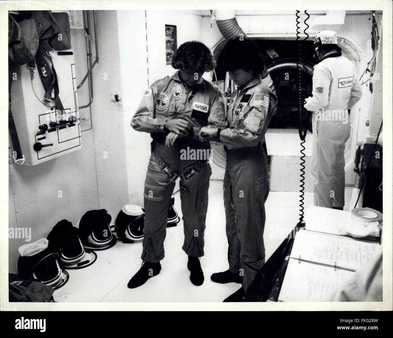 Sts 41g hi-res stock photography and images - Alamy