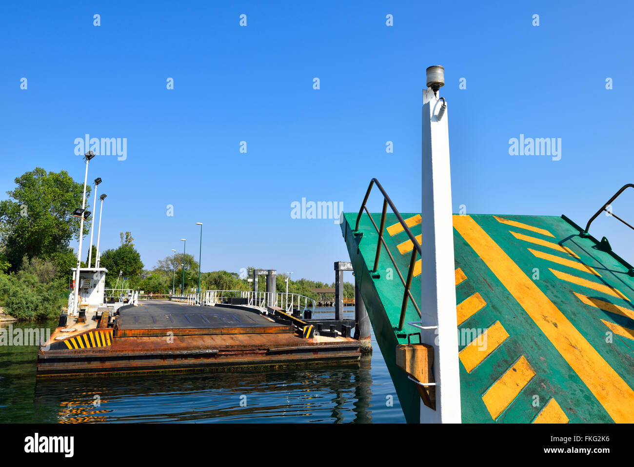 Boat, ship, ferry, water, lift, bridge, ramp, boarder, arrive, refuges ...