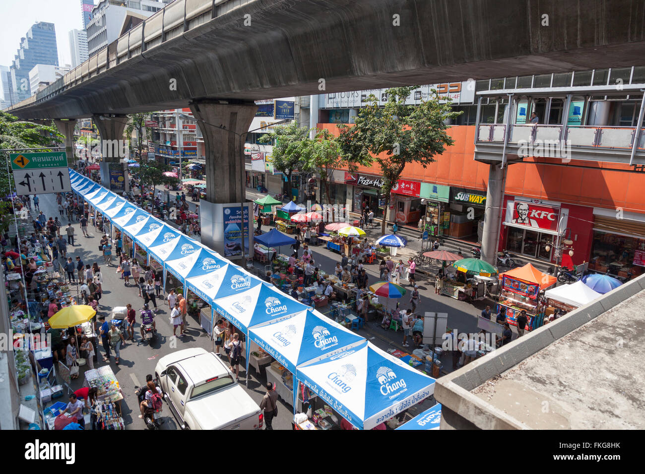 On Sunday the Sala Daeng street (Bangkok) overrun with food stalls ...