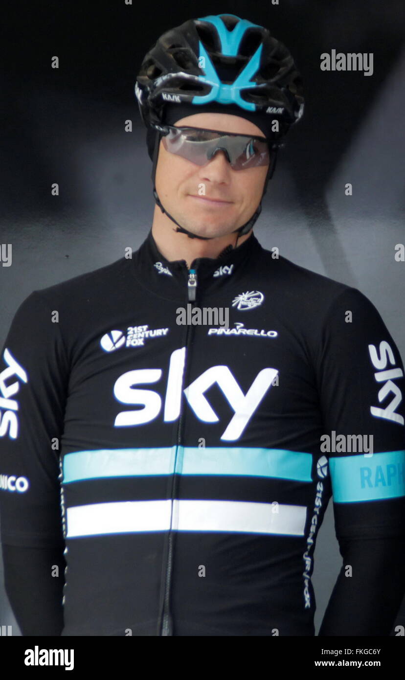 Nicolas Roche out to the podium at the first stage of Paris - Nice ...