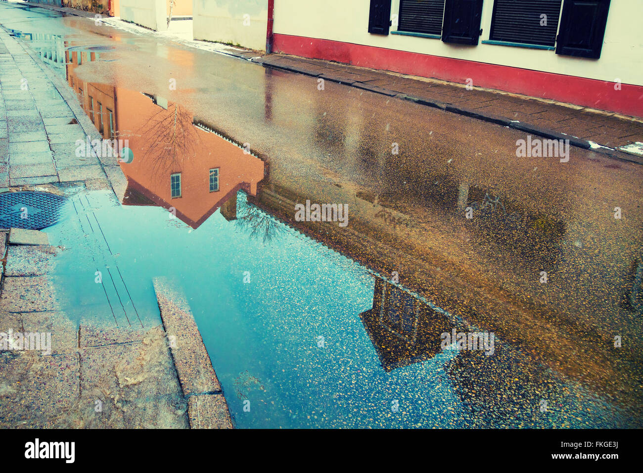 Puddle street city hi-res stock photography and images - Alamy