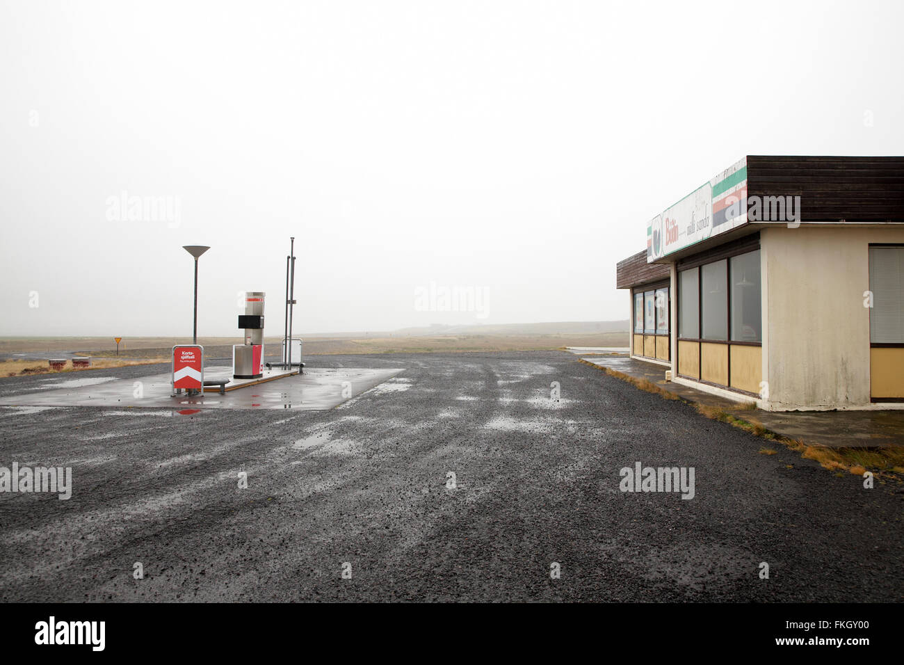 Empty old gas station hi-res stock photography and images - Alamy