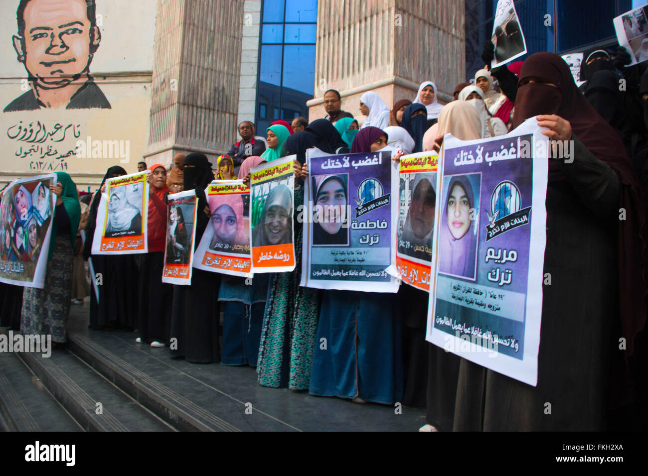 Cairo, Egypt. 8th Mar, 2016. Relatives of prisoned journalists shout ...