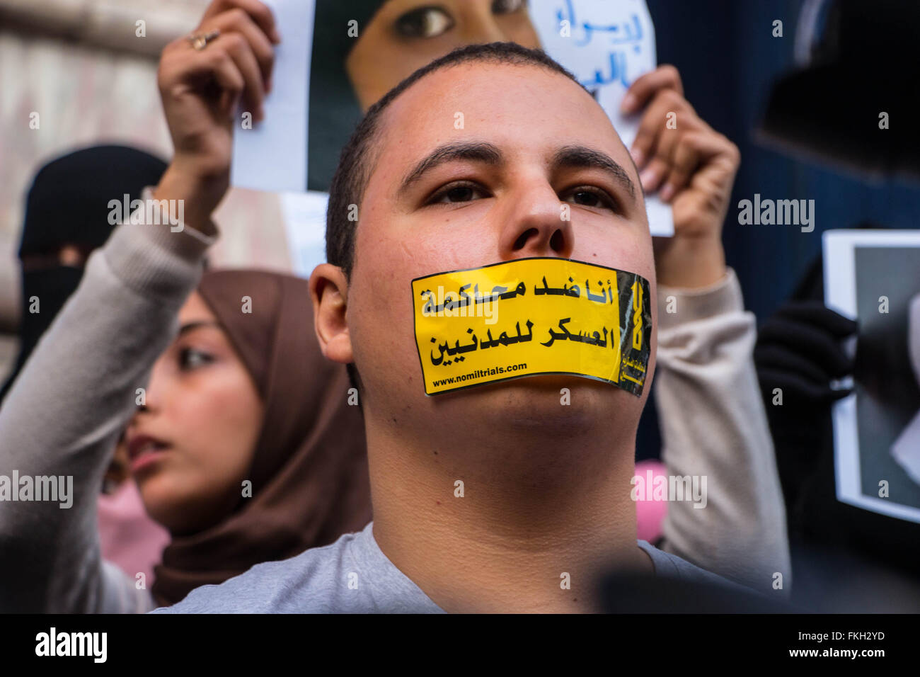 Cairo, Egypt. 8th Mar, 2016. Relatives of prisoned journalists shout ...
