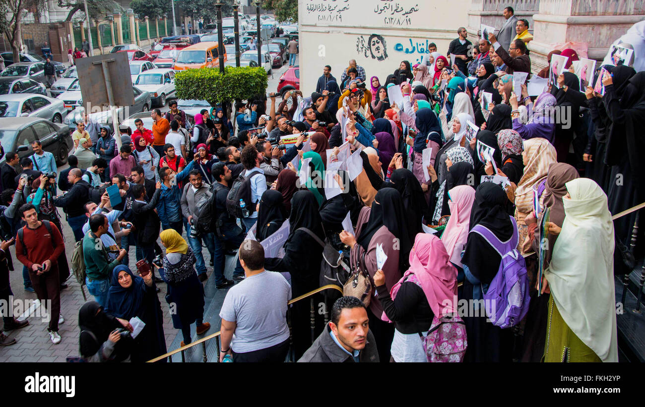 Cairo, Egypt. 8th Mar, 2016. Relatives of prisoned journalists shout ...