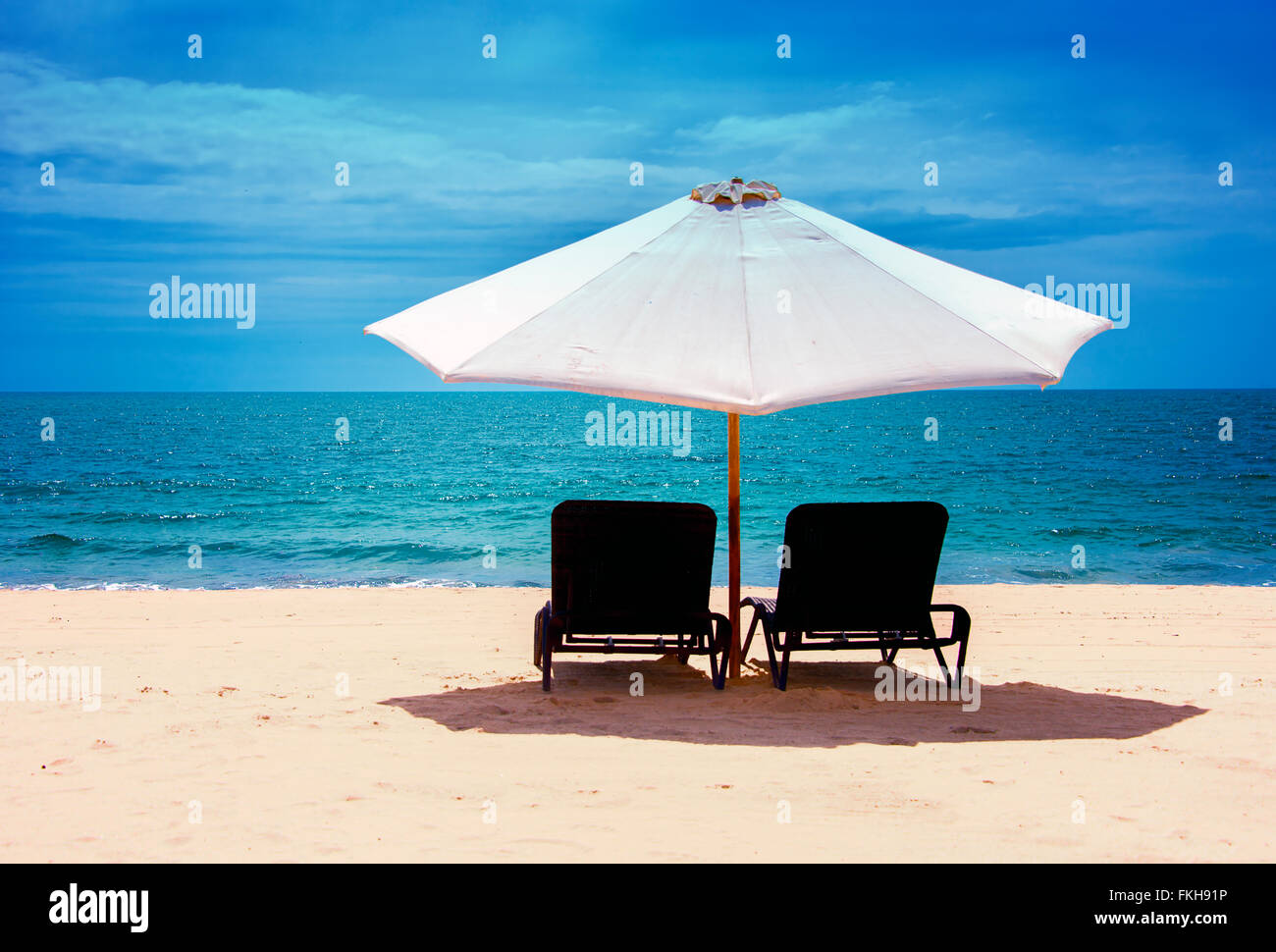 Umbrella island beach hi-res stock photography and images - Alamy