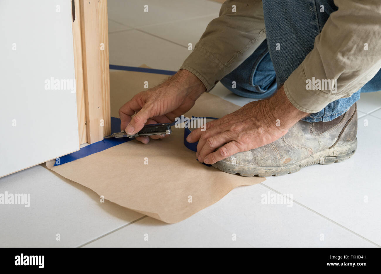 Male painter preparing paint hi-res stock photography and images - Alamy
