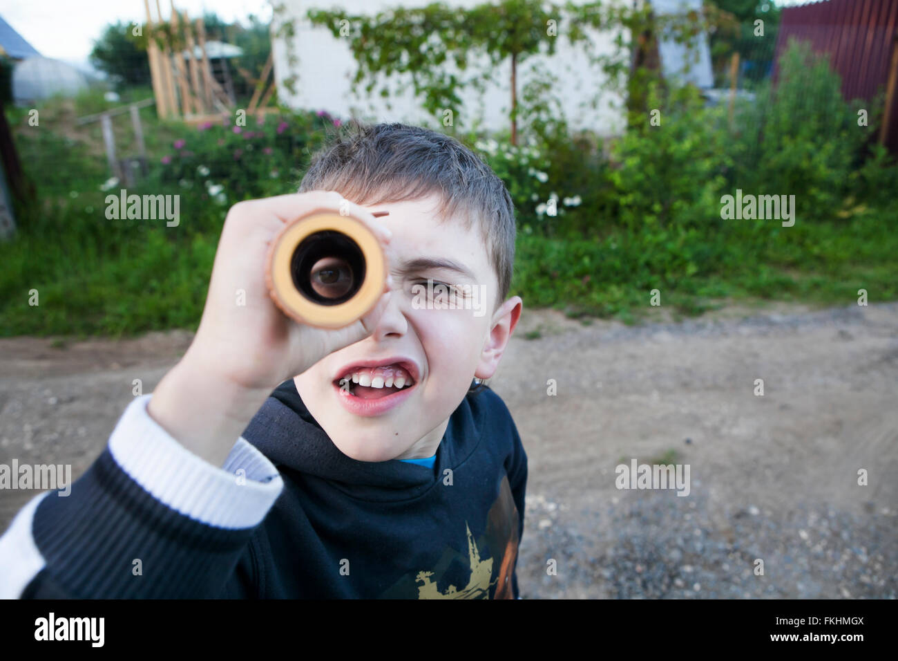 Little curious explorer, boy looking at skies through the cardboard ...
