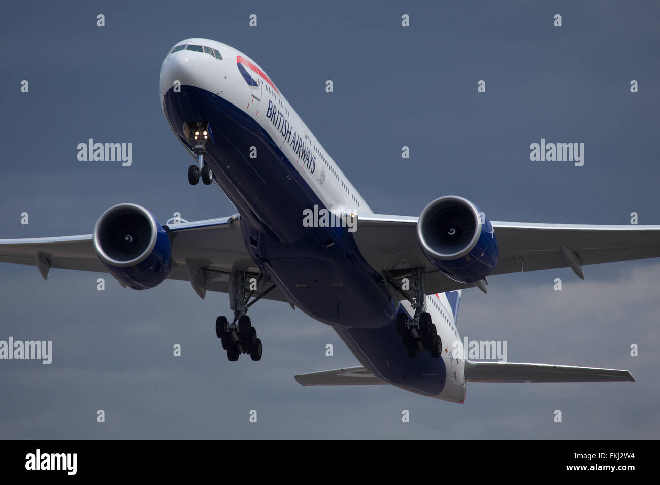 British airways 777 landing hi-res stock photography and images - Alamy