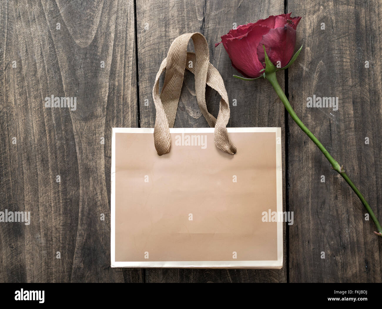 Shopping bag rose hi-res stock photography and images - Alamy
