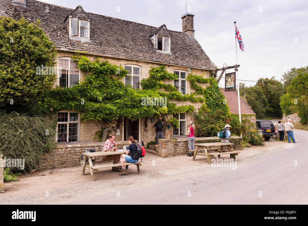 Swan inn hi-res stock photography and images - Alamy