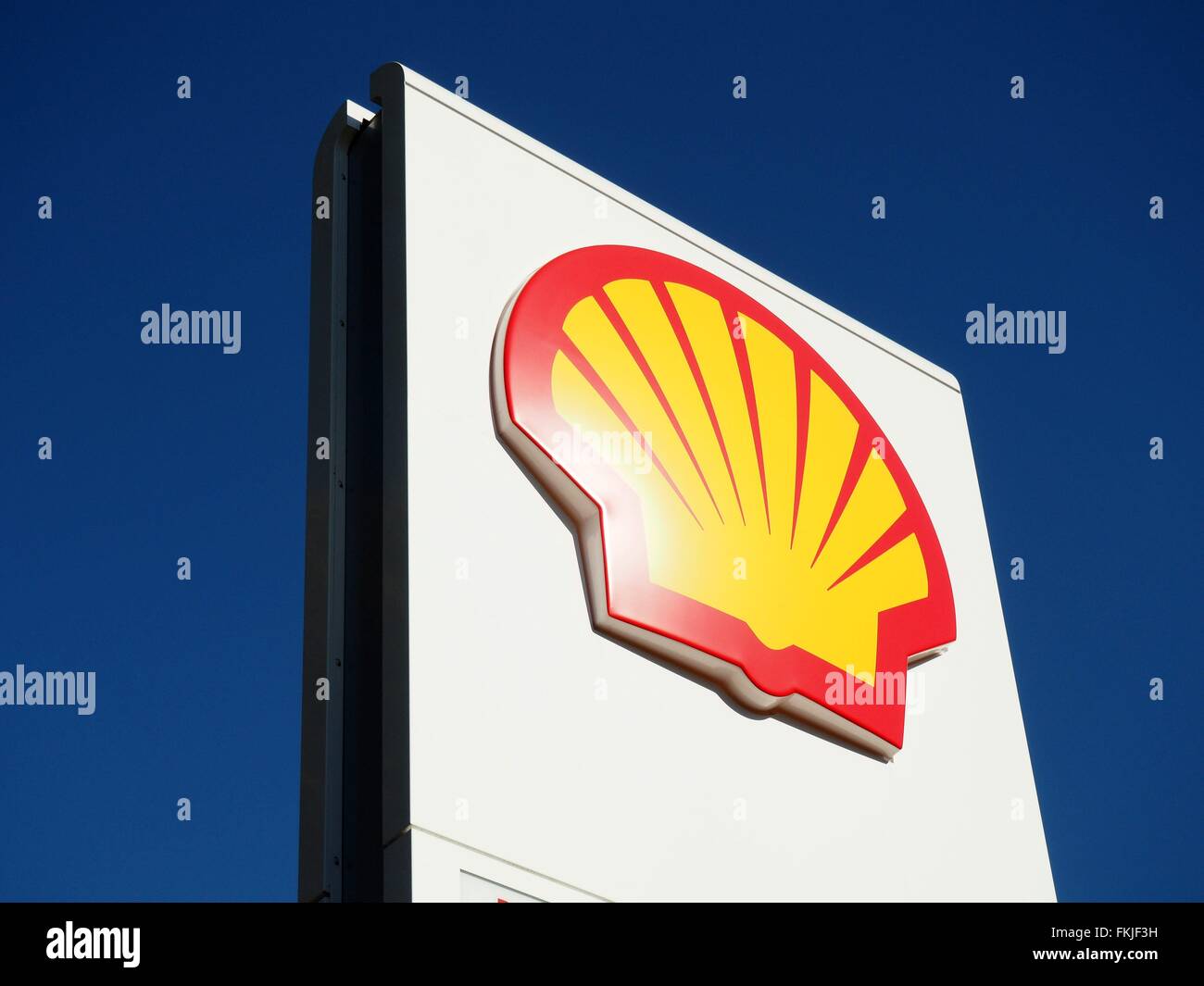 Royal dutch shell logo on hi-res stock photography and images - Alamy