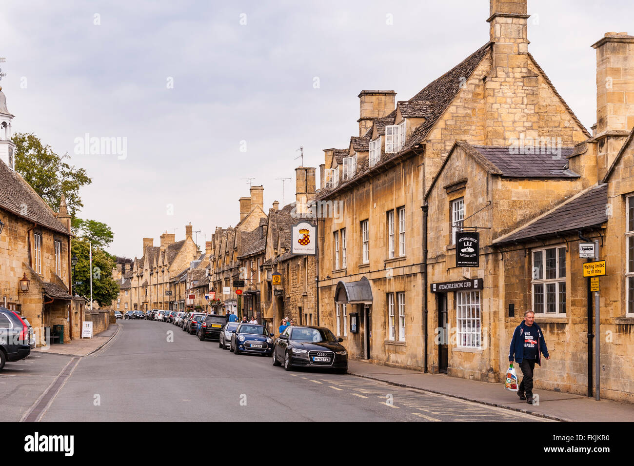 England chipping campden high street hi-res stock photography and ...