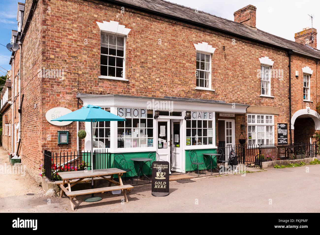 Local coffee shop exterior uk hi-res stock photography and images - Alamy
