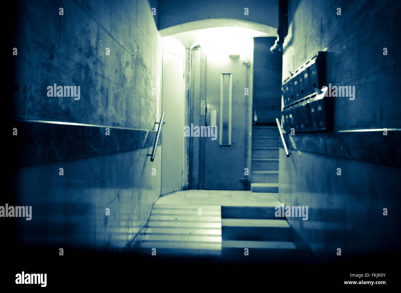 Apartment building entrance hi-res stock photography and images - Alamy