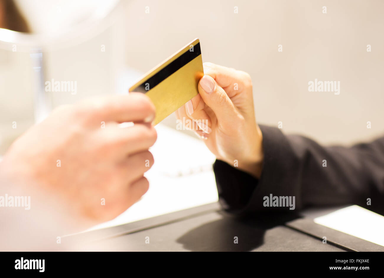 close up of hand giving credit card to seller Stock Photo - Alamy