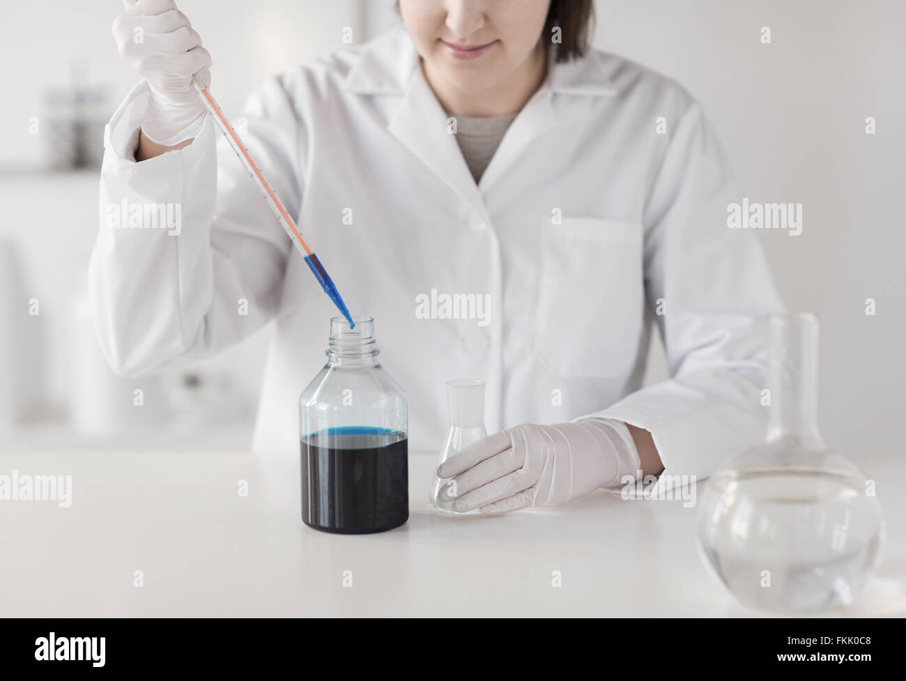 Smiling researcher making test hi-res stock photography and images - Alamy