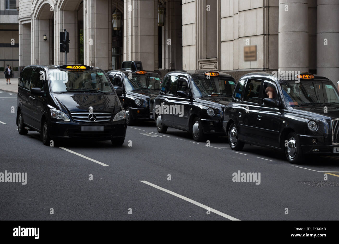 London black cab queue hi-res stock photography and images - Alamy