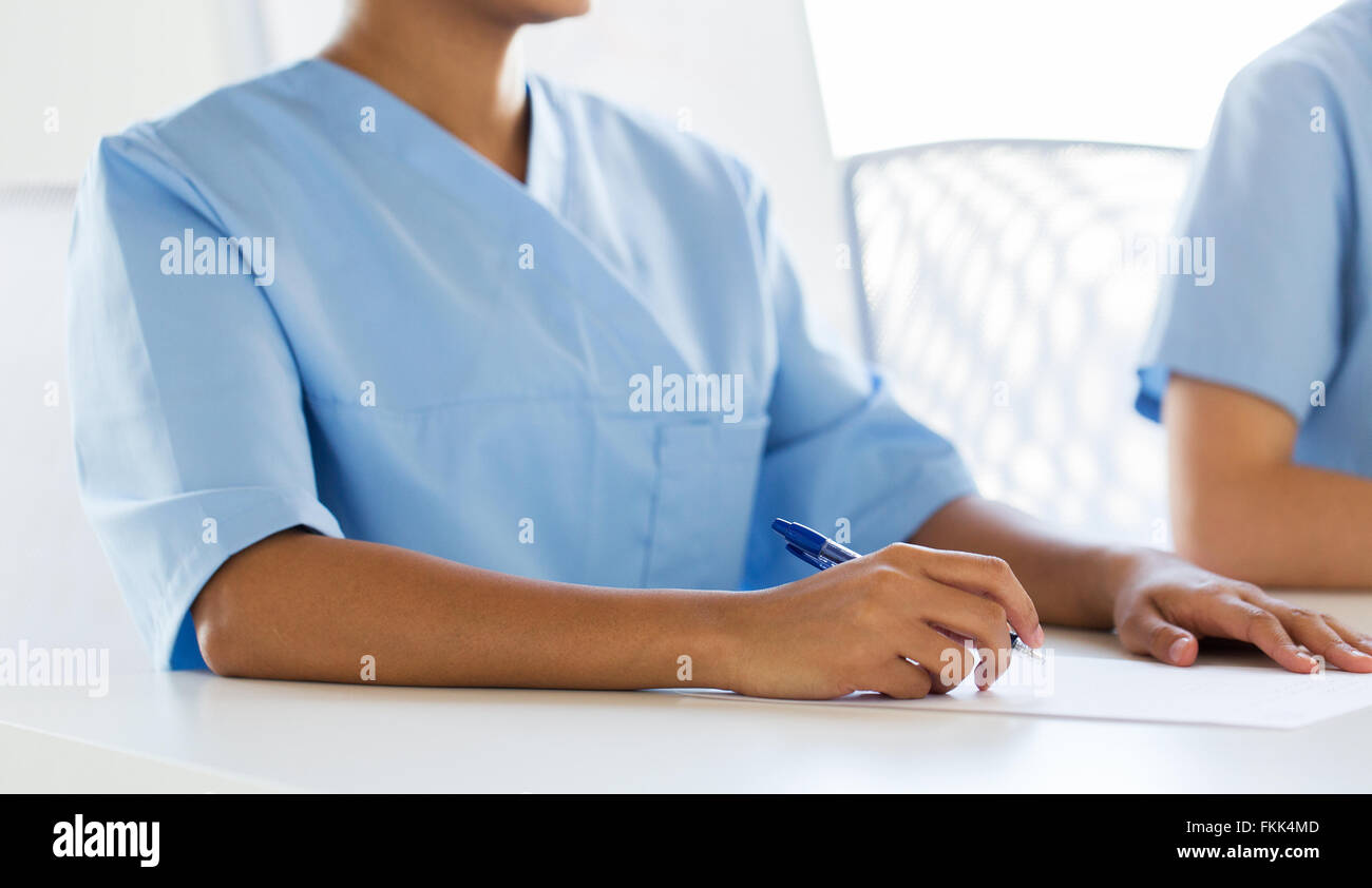 Paper notes doctor hi-res stock photography and images - Alamy