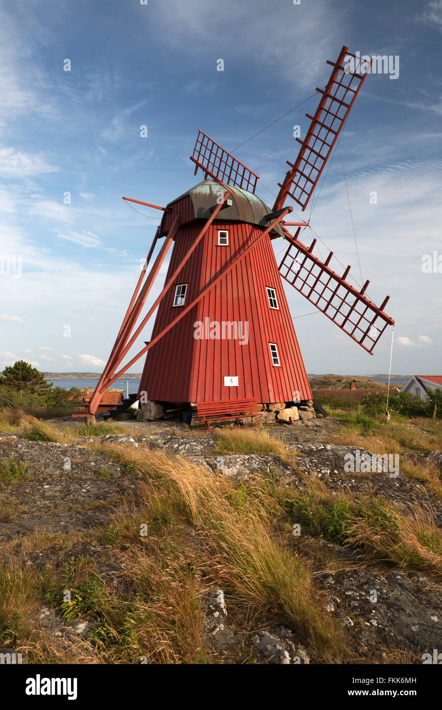 Red windmill hi-res stock photography and images - Alamy