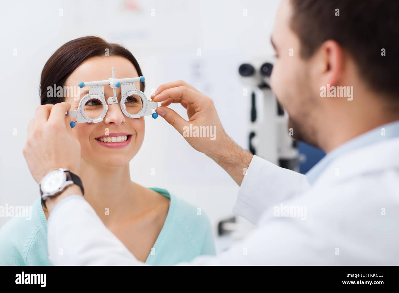 Patient trial frame clinic hi-res stock photography and images - Alamy