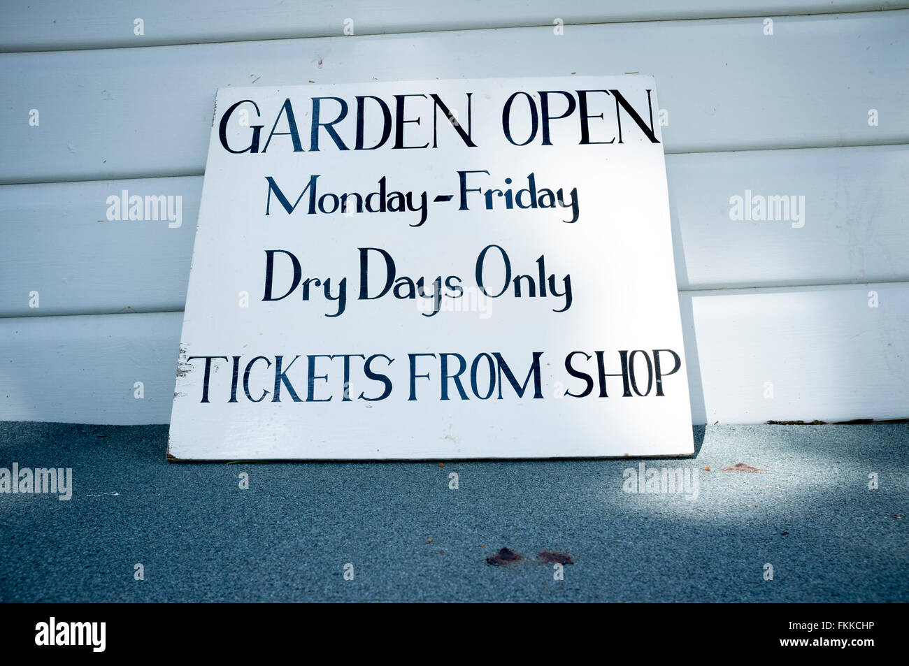 Monday To Friday Sign High Resolution Stock Photography and Images - Alamy