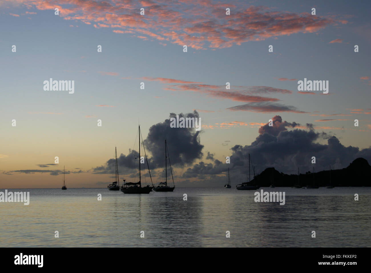Boat sailing on bay sunset hi-res stock photography and images - Alamy