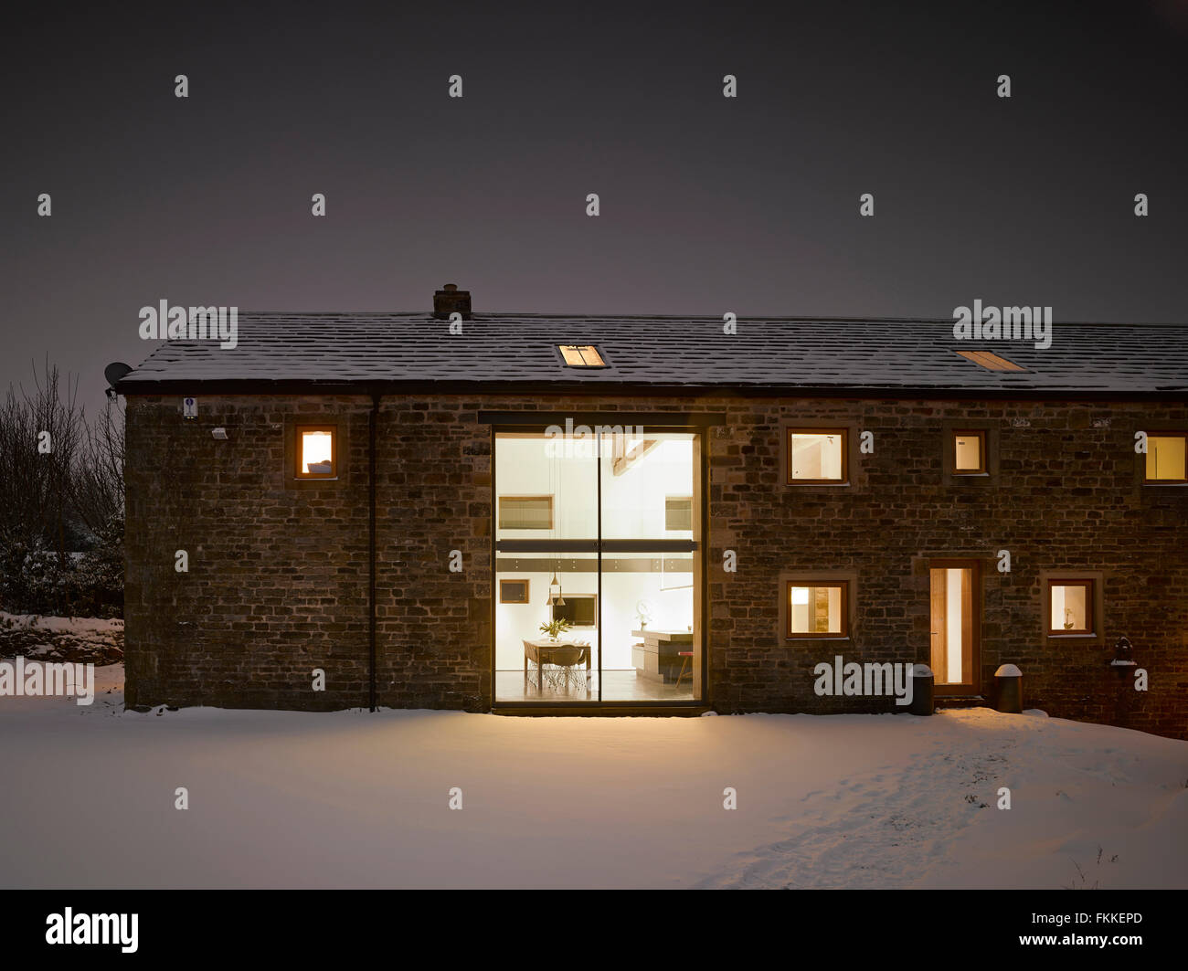 An exterior view of Cat Hill Barn, in Derbyshire, a modern barn ...