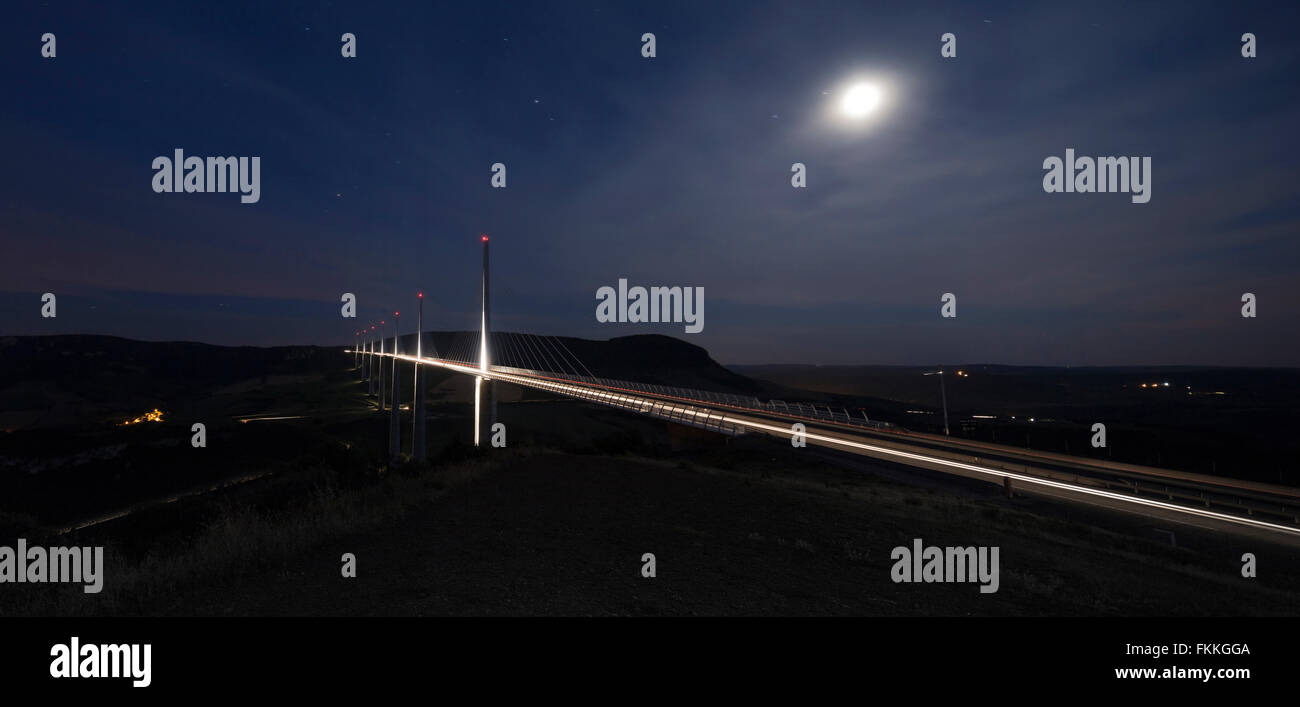 Night view of the viaduct hi-res stock photography and images - Alamy
