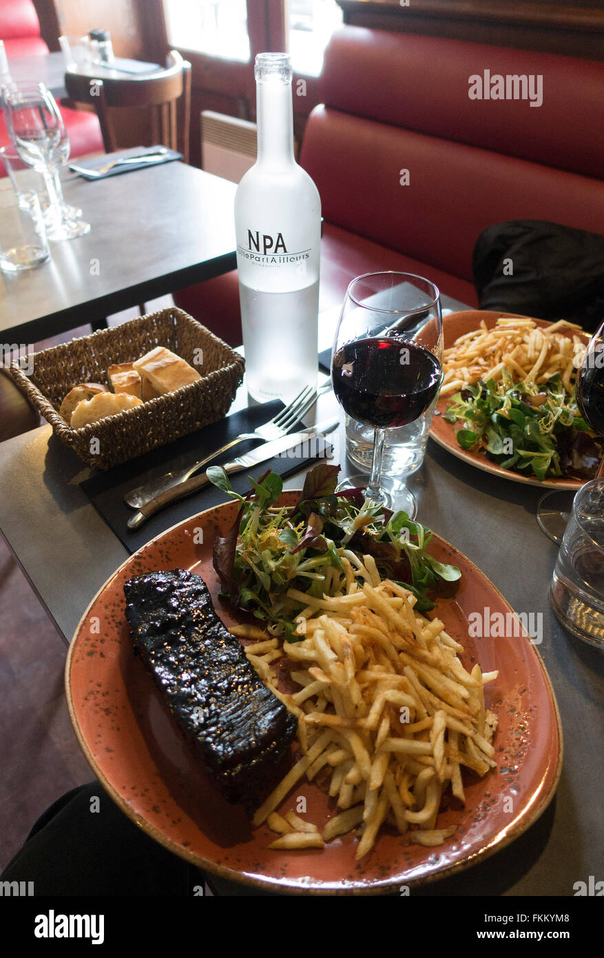 Bordeaux,France: Nulle Part Ailleurs restaurant owned by Zidedine ...
