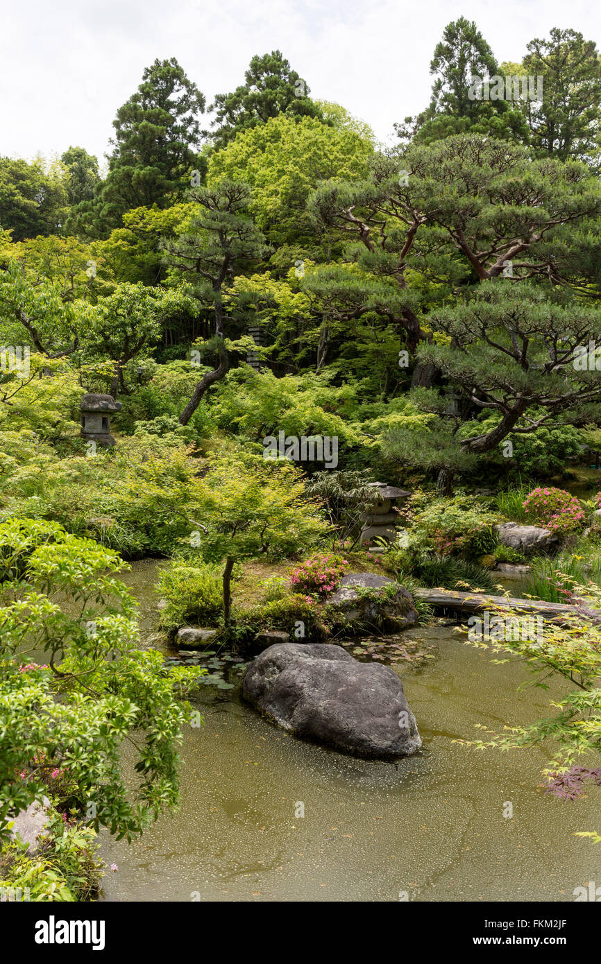 Yoshiki-en pond garden, Nara, Nara Prefecture, Kansai region of Japan ...