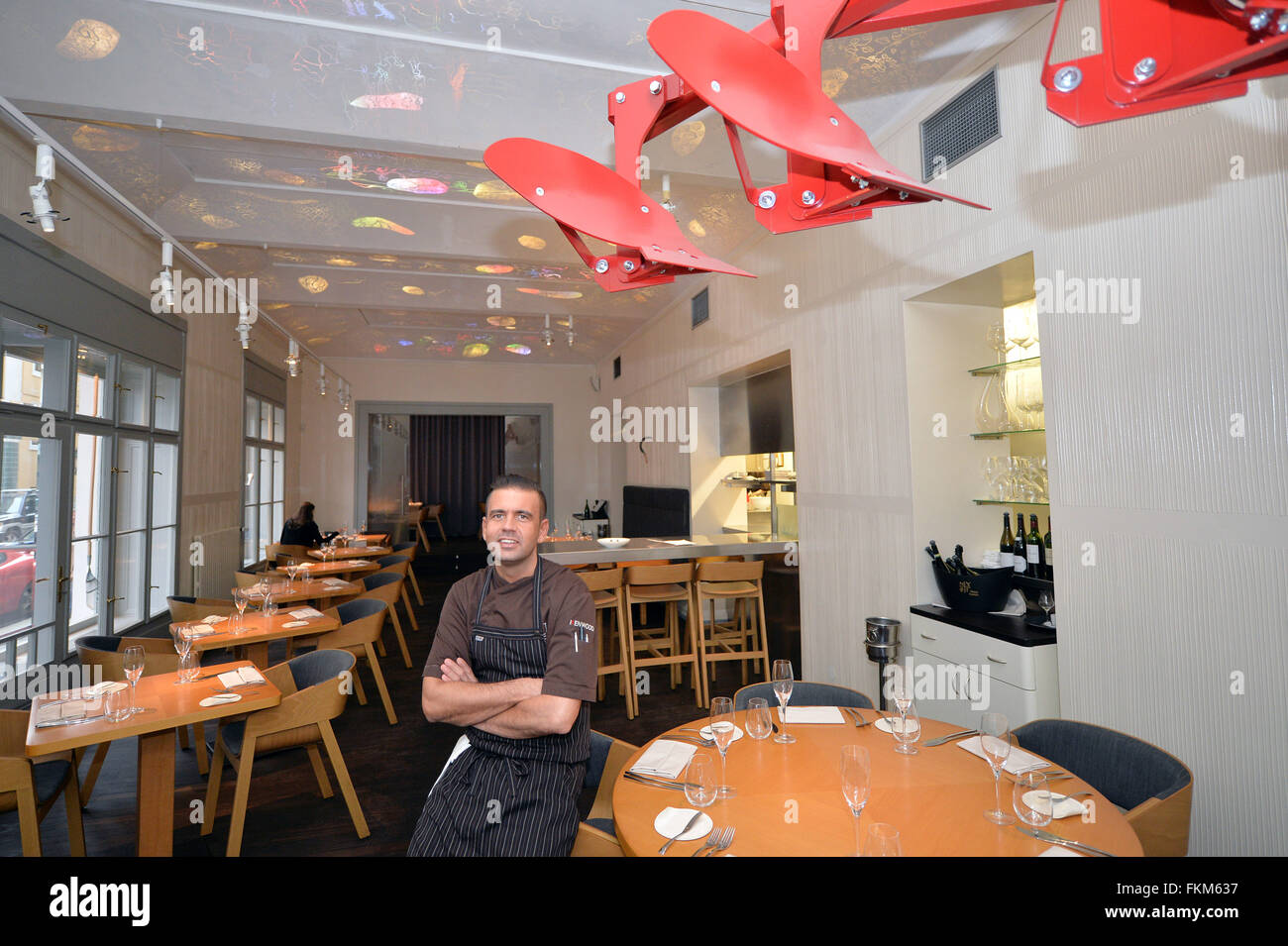 Cook poses hi-res stock photography and images - Alamy