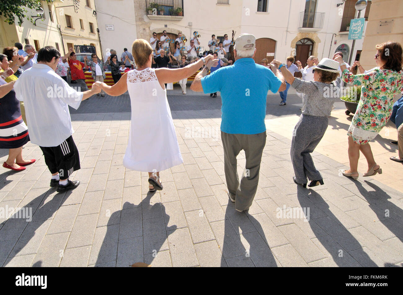 People Dancing Sardana Traditional Dance Stock Photos & People Dancing ...