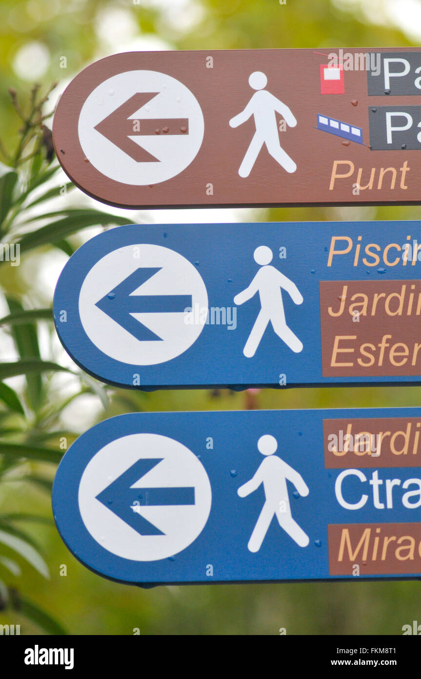 Barcelona tourist signs hi-res stock photography and images - Alamy