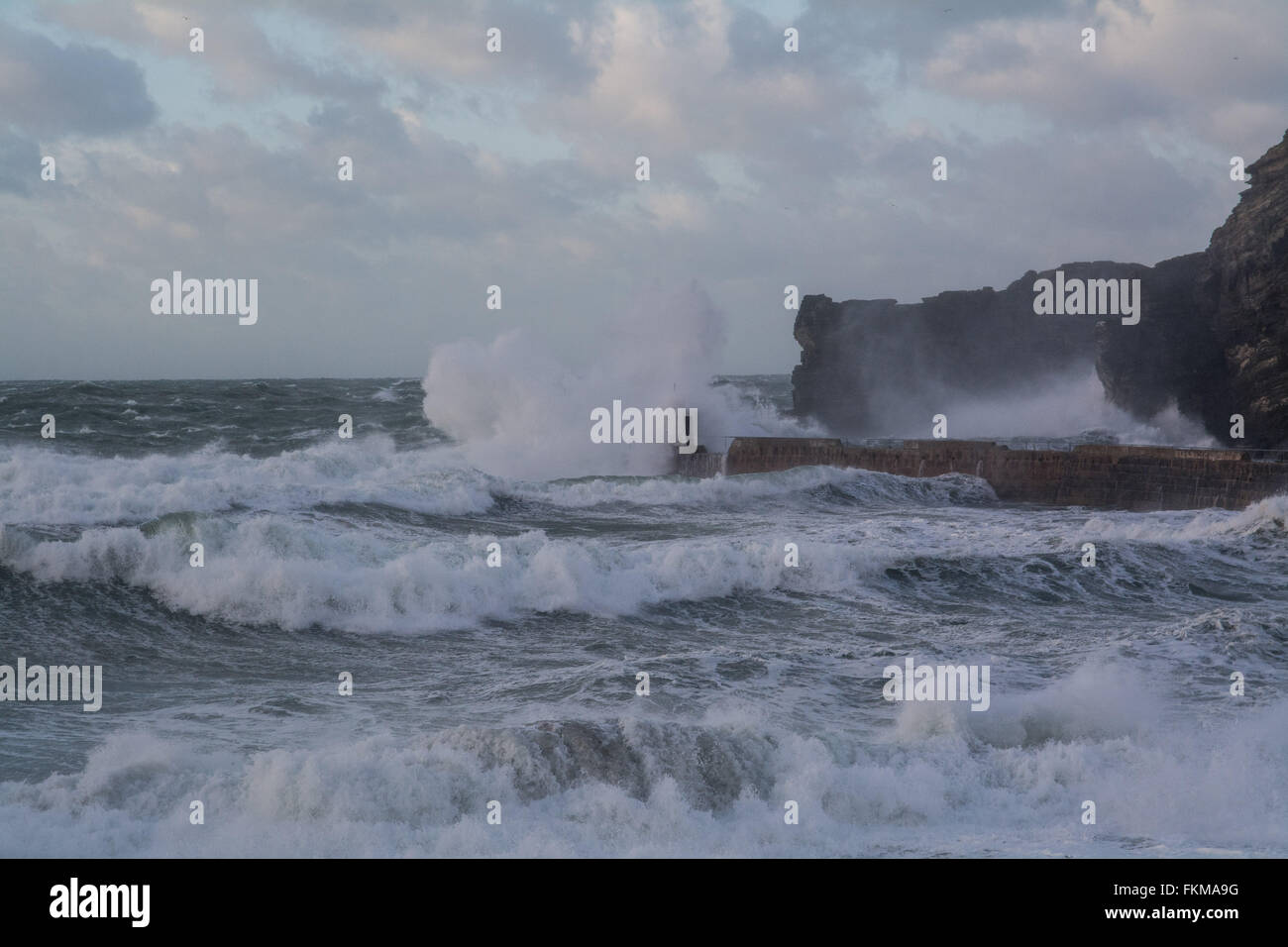 Weather tides high winds hi-res stock photography and images - Alamy
