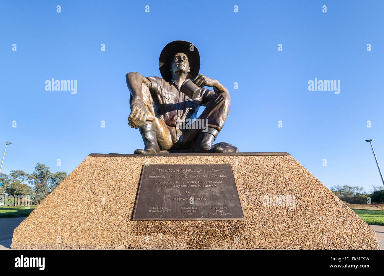 The Cunnamulla Fella statue commemorates the hard working young ringers ...