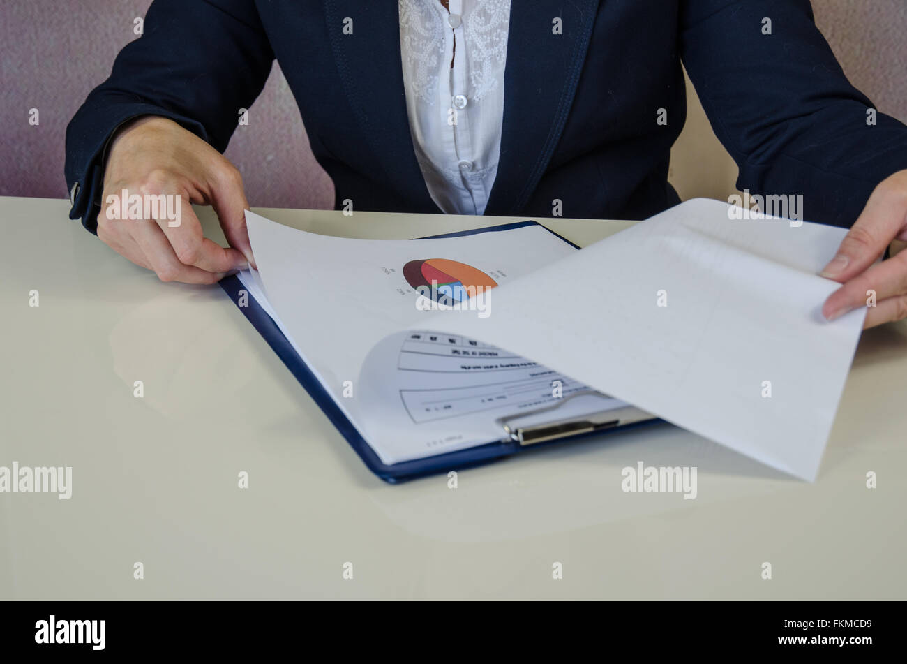 Pen on empty survey hi-res stock photography and images - Alamy