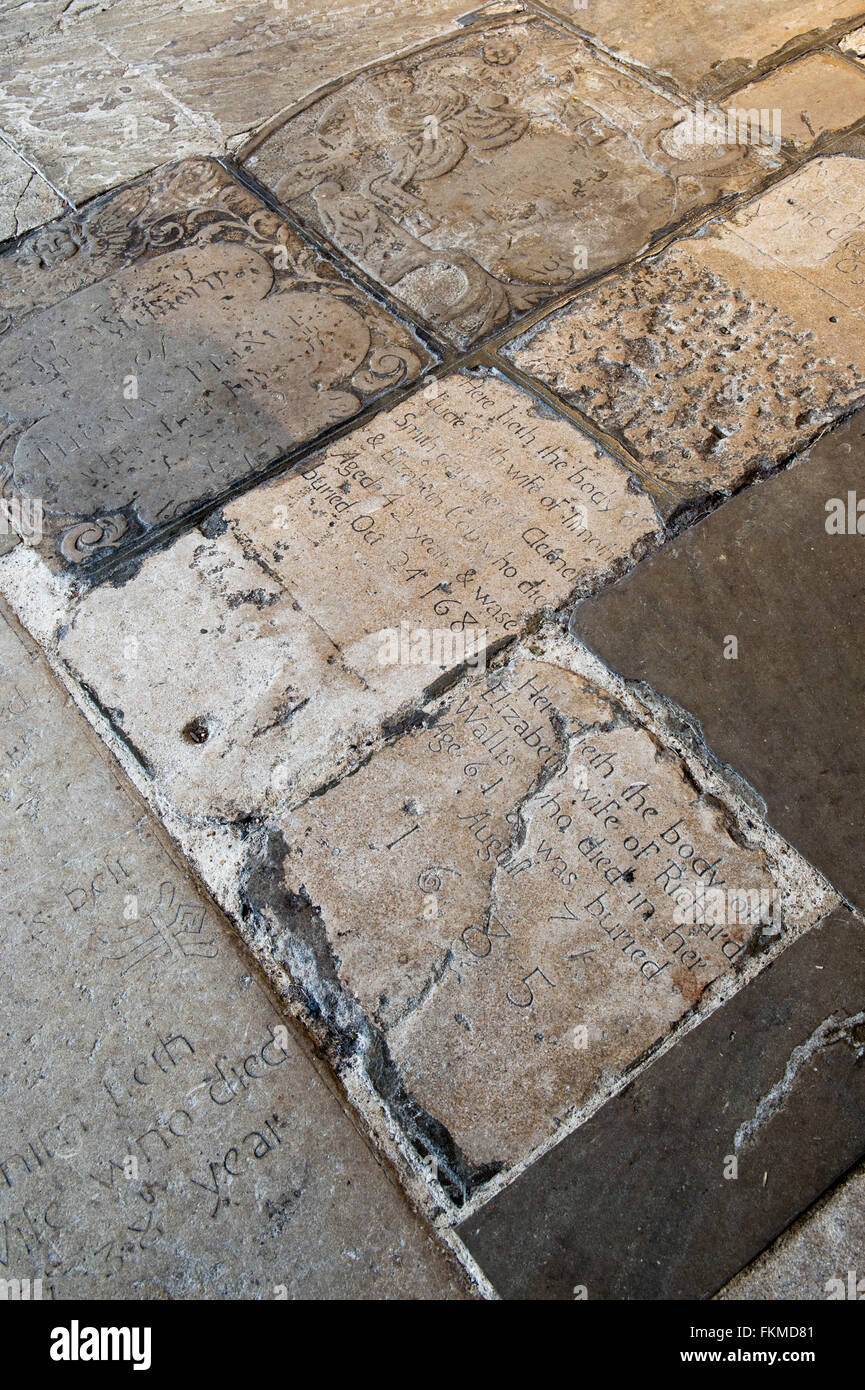 Reused headstones hi-res stock photography and images - Alamy