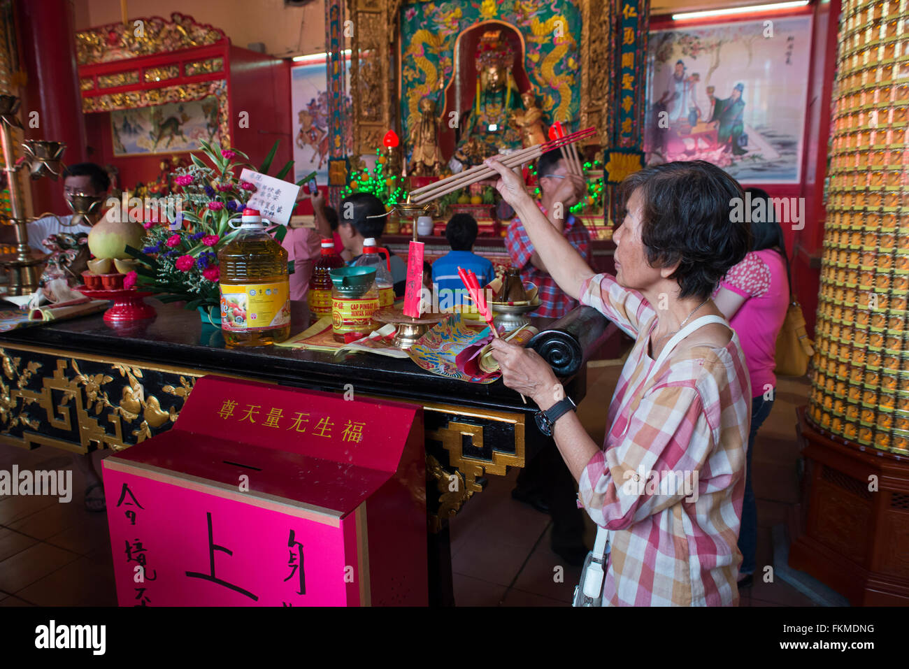Chinese woman praying buddhist temple chinatown hi-res stock ...