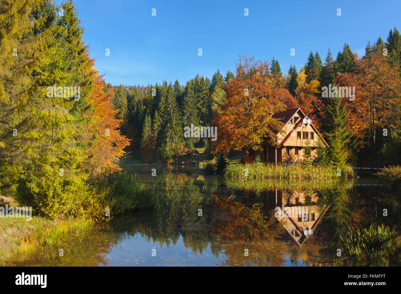 The scenic landscape. house by Lake. Reflection in water Stock Photo ...