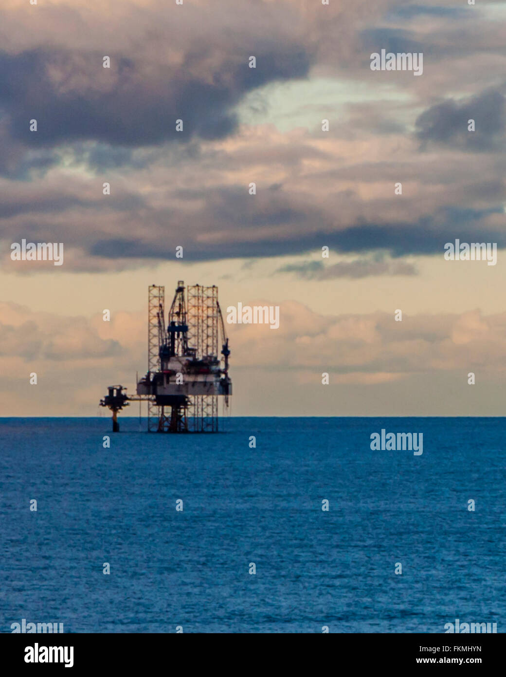 Gas platform hi-res stock photography and images - Alamy