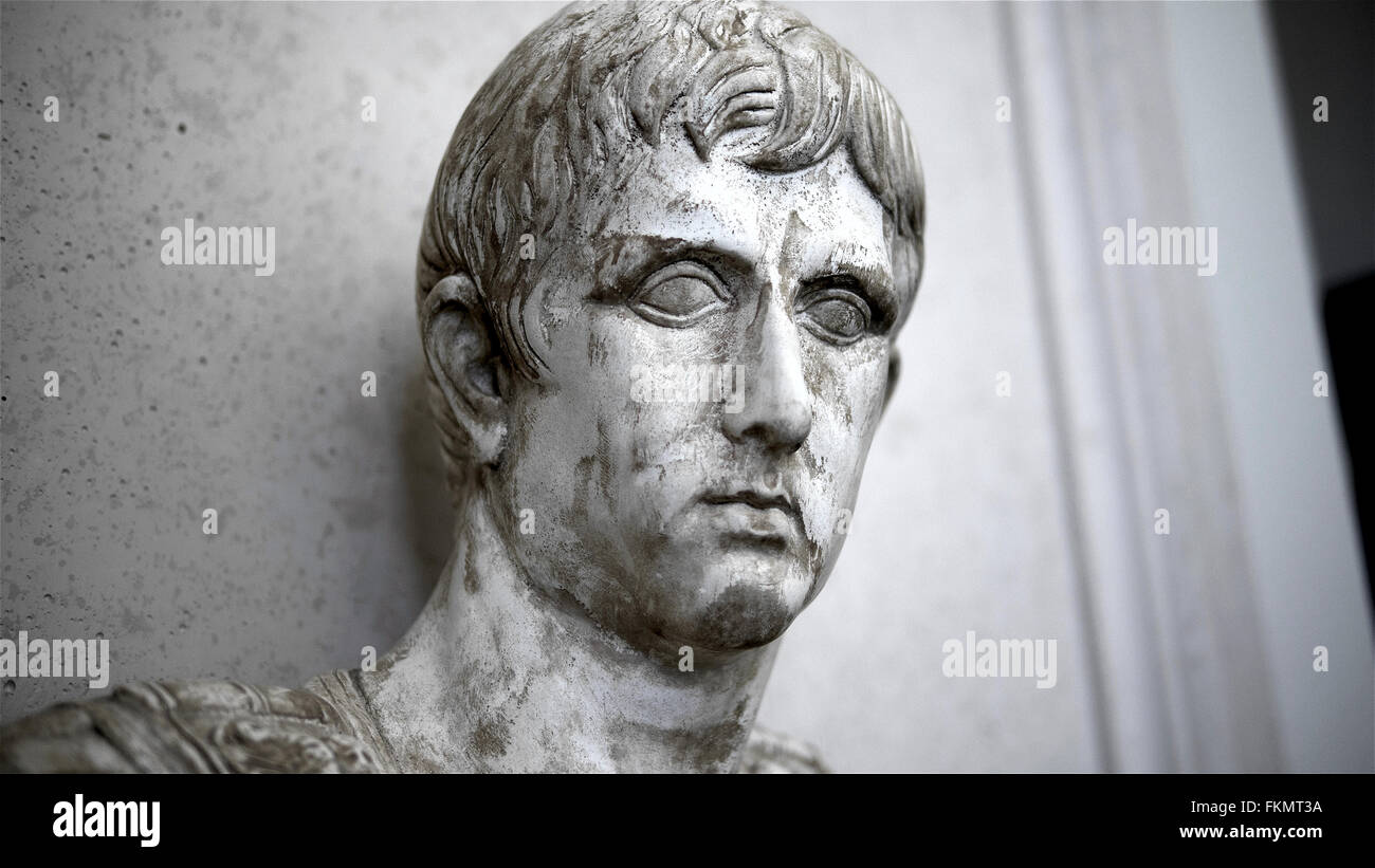 Male greek statue head in stone Stock Photo - Alamy